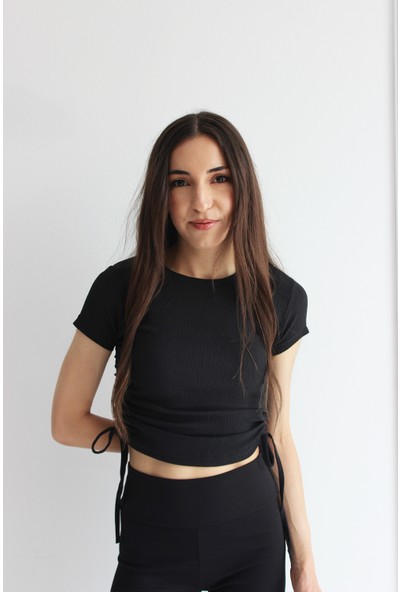 Novada Siyah Yanı Büzgü Detaylı Basic Örme T-Shirt Novada Siyah Yanı Büzgü Detaylı Basic Örme T-Shirt