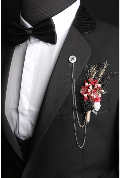 Bay Efendi Kırmızı Kuru Çiçek Damat Sağdıç Yaka Çiçeği ve N Harfli Ceket Zinciri Bay Efendi Kırmızı Kuru Çiçek Damat Sağdıç Yaka Çiçeği ve N Harfli Ceket Zinciri