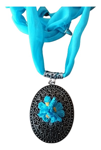 Elma Açık Mavi Otantik Iğne Oyası Çiçek Motifli Oval Şifon Kolye