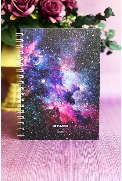 Space Tasarımlı Spiralli Sticker'lı Tarihsiz Konuşan Ajanda Haftalık Planlayıcı Defter Space Tasarımlı Spiralli Sticker'lı Tarihsiz Konuşan Ajanda Haftalık Planlayıcı Defter