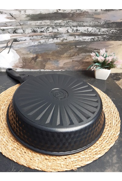 Perla Ev Kahve Döküm Tava 24CM PRL-0036 Perla Ev Kahve Döküm Tava 24CM PRL-0036