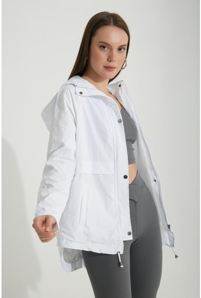 Açelya Kadın Çıtçıt Kapamalı Kapüşonlu Kısa Yağmurluk