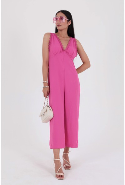 Coral Dantel Detaylı Tulum Fuşya Coral Dantel Detaylı Tulum Fuşya
