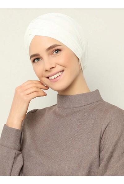 Naciye Sultan Tesettür Çapraz Deniz Bonesi Üç Bantlı Hazır Türban Krem Naciye Sultan Tesettür Çapraz Deniz Bonesi Üç Bantlı Hazır Türban Krem