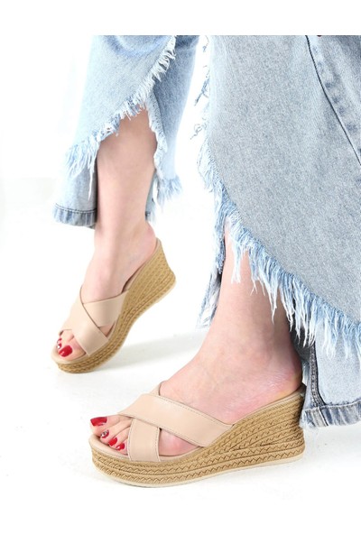 Ccway Kadın Çapraz Bantlı Dolgu Topuklu Terlik Nude Cilt Ccway Kadın Çapraz Bantlı Dolgu Topuklu Terlik Nude Cilt