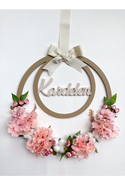 Lia Tasarım Pamuk Detaylı Pembe Çiçekli İsme Özel Kapı Süsü
