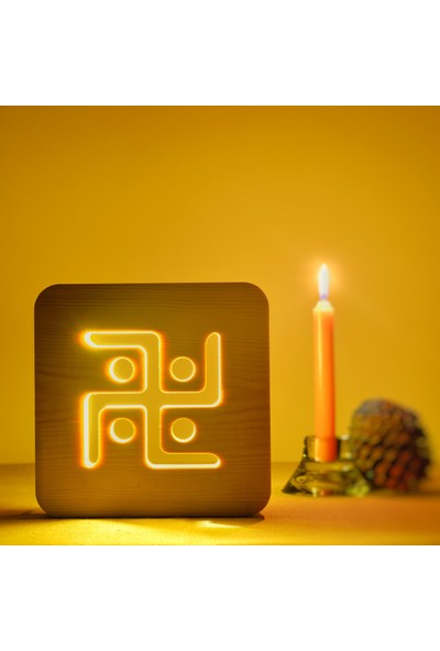 Starmood 3D 3 Boyutlu Ahşap Swastika Led Masa Üstü Gece Lambası Starmood 3D 3 Boyutlu Ahşap Swastika Led Masa Üstü Gece Lambası