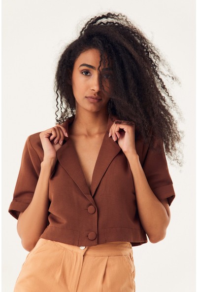 FullaModa Sırtı Dekolteli Keten Crop Ceket FullaModa Sırtı Dekolteli Keten Crop Ceket