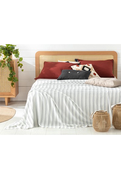 English Home Fine Lines Ipliği Boyalı Viskon Tek Kişilik Pike 150X220 cm Lacivert English Home Fine Lines Ipliği Boyalı Viskon Tek Kişilik Pike 150X220 cm Lacivert