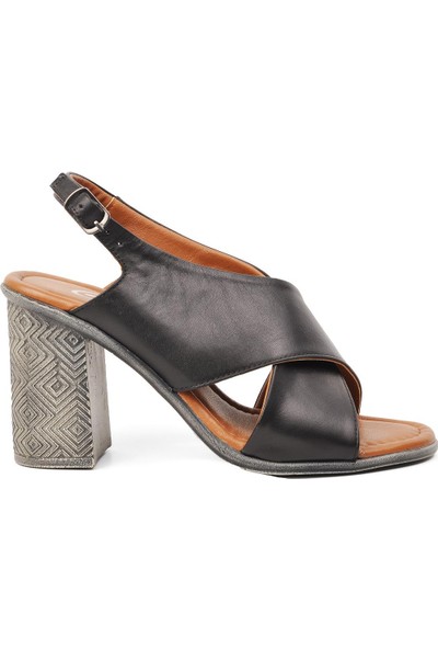 Clavi Siyah Deri Topuklu Kadın Sandalet