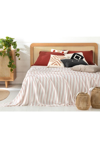 English Home Fine Lines Ipliği Boyalı Viskon Tek Kişilik Pike 150X220 cm Mercan English Home Fine Lines Ipliği Boyalı Viskon Tek Kişilik Pike 150X220 cm Mercan