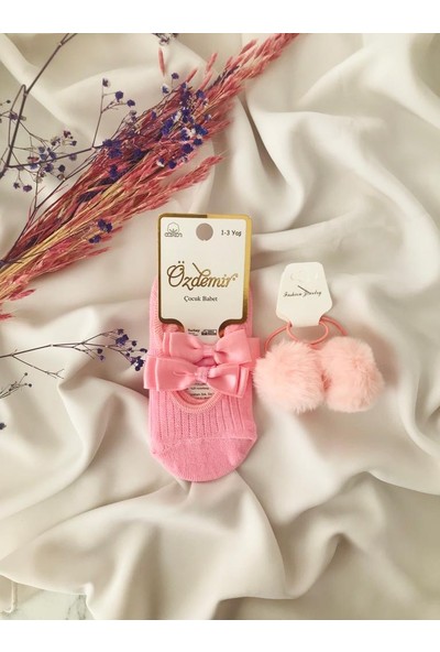 Fiyonk Detaylı Babet Çorap ve Ponpon Bağlama Toka Set