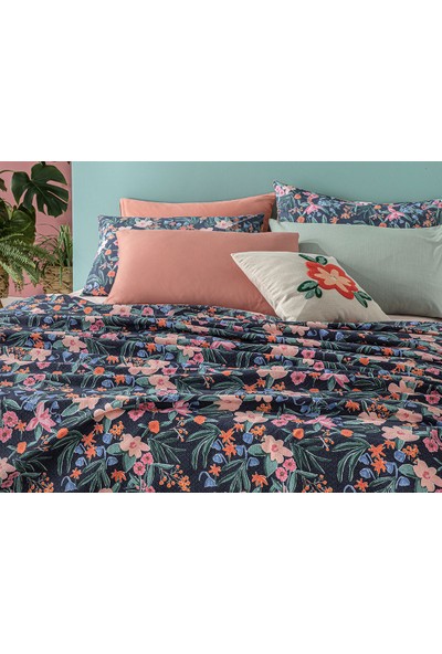 English Home Vivacity Bloom Baskılı Çift Kişilik Pike 200X220 cm Lacivert English Home Vivacity Bloom Baskılı Çift Kişilik Pike 200X220 cm Lacivert