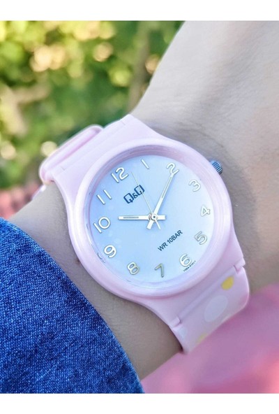 Q&q Silikon Kordonlu 10 Atm Su Geçirmez Unisex Çocuk Kol Saati NSV06A-014VY Q&q Silikon Kordonlu 10 Atm Su Geçirmez Unisex Çocuk Kol Saati NSV06A-014VY