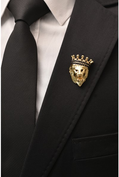 Esgue Taşlı Gold Renk Kral Taçlı Aslan Yaka Broş Esgue Taşlı Gold Renk Kral Taçlı Aslan Yaka Broş