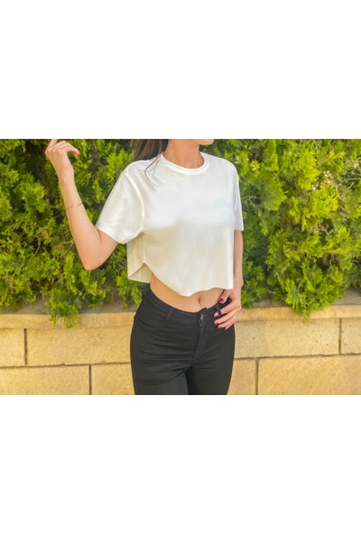 Sella Kısa Kol Bisiklet Yaka Lazer Kesim Kadın Crop/bluz Sella Kısa Kol Bisiklet Yaka Lazer Kesim Kadın Crop/bluz