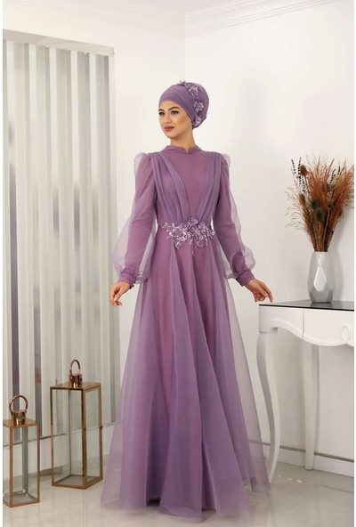 Piennar Dalya Çiçek Detaylı Gizli Fermuarlı Organze Tül Tesettür Abiye Lila Piennar Dalya Çiçek Detaylı Gizli Fermuarlı Organze Tül Tesettür Abiye Lila