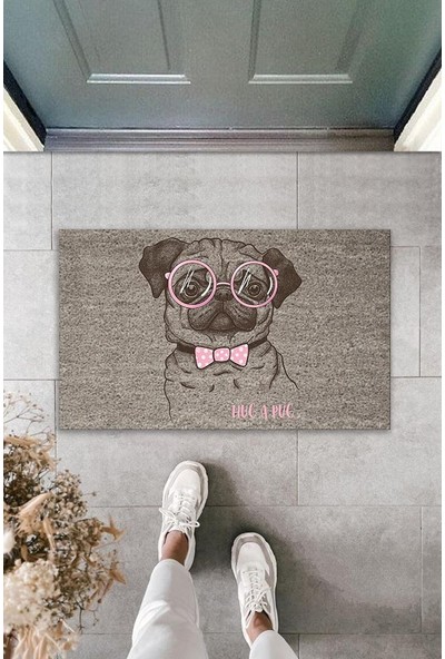 Adipa Zv Gri Hug A Pug Yazılı Pembe Fiyonklu Gözlüklü Köpek Dekoratif Kapı Paspası 2019 Adipa Zv Gri Hug A Pug Yazılı Pembe Fiyonklu Gözlüklü Köpek Dekoratif Kapı Paspası 2019