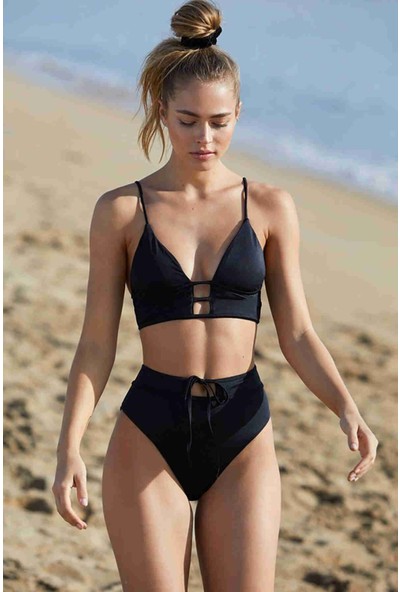 Alışveriş Express Askı Detaylı Yüksek Bel Siyah Bikini Üstü Alışveriş Express Askı Detaylı Yüksek Bel Siyah Bikini Üstü