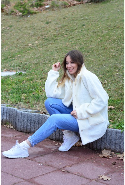 Serilda Moda kadın Açık Krem Önden Düğmeli Peluş Mont Serilda Moda kadın Açık Krem Önden Düğmeli Peluş Mont