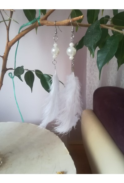 Meralin Elinden Beyaz Tüylü Küpe Meralin Elinden Beyaz Tüylü Küpe