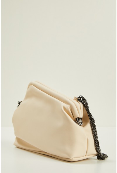 Sellss Asimetrik Zincir Askılı Yumuşak Deri Çanta Kadın