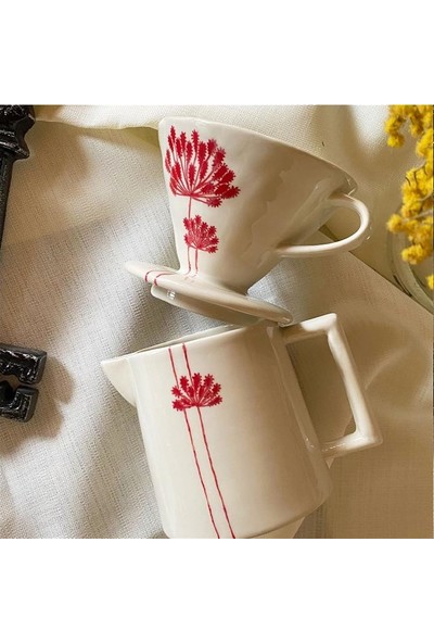 İf'in Kırmızı Hindiba Dripper ve Demlik Porselen Takım İf'in Kırmızı Hindiba Dripper ve Demlik Porselen Takım