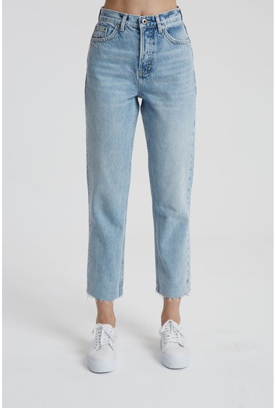Cross Jeans Eliza Cropped Açık Mavi Paçası Kesikli Straıght Fit Pantolon Jean C 4518-072 Cross Jeans Eliza Cropped Açık Mavi Paçası Kesikli Straıght Fit Pantolon Jean C 4518-072