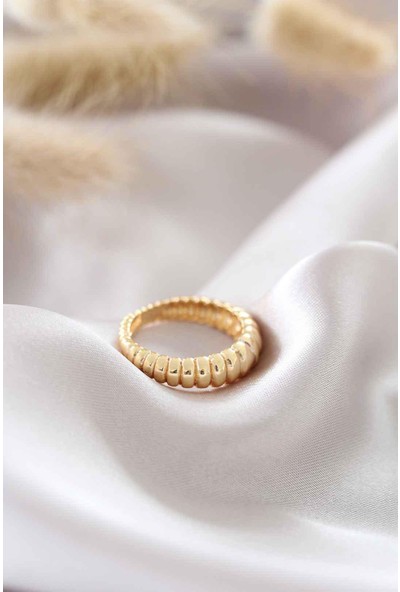 Moco Altın Renk Ayarlamalı Burgu Kadın Yüzük Moco Altın Renk Ayarlamalı Burgu Kadın Yüzük