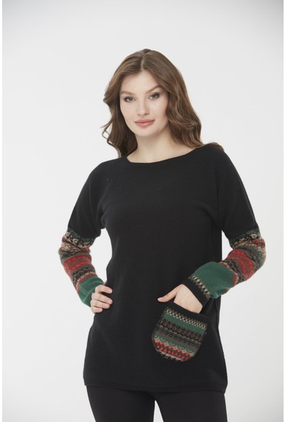 Desen Triko Kadın Sıfır Yaka Kolları ve Cebi Desenli Yün Kazak Siyah Desen Triko Kadın Sıfır Yaka Kolları ve Cebi Desenli Yün Kazak Siyah