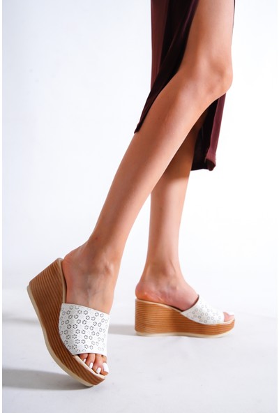 Prestij Deri Beyaz Dolgu Topuk Kadın Terlik