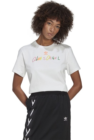 Adidas Graphic Tee Kadın Günlük Tişört HK5072 Beyaz Adidas Graphic Tee Kadın Günlük Tişört HK5072 Beyaz