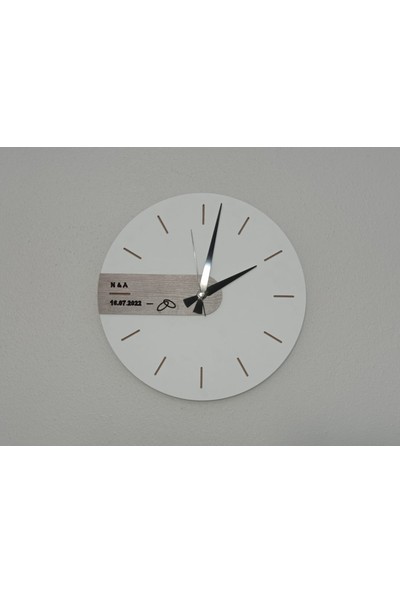 Isimlikli Duvar Saati Isimlikli Duvar Saati