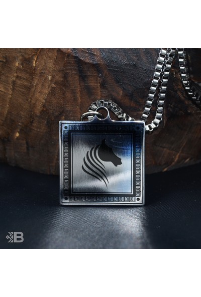 Bayzade At Figürlü Kare Çelik Kolye Bayzade At Figürlü Kare Çelik Kolye