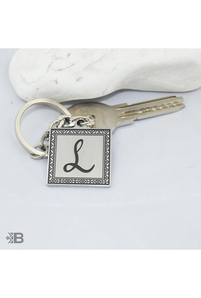 Bayzade L Harfi Kare Çelik Anahtarlık Bayzade L Harfi Kare Çelik Anahtarlık