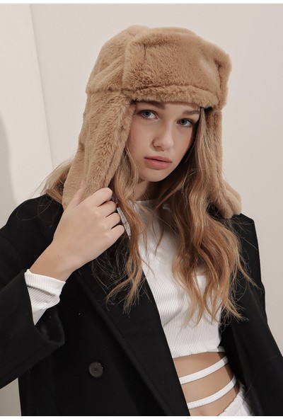 Luminos Butik Kadın Kürklü Kulaklı Çıtçıtlı Şapka SPK1127