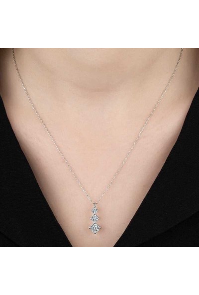 Mooije Silver Swarovski Taşlı Gümüş Üçtaş Tektaş Bayan Kolye Mooije Silver Swarovski Taşlı Gümüş Üçtaş Tektaş Bayan Kolye