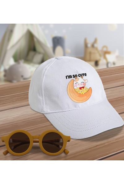 Bk Kids I'm So Cute Tasarımlı Beyaz Cotton Çocuk Şapkası ve Sarı Çocuk Güneş Gözlüğü Hediye Seti Bk Kids I'm So Cute Tasarımlı Beyaz Cotton Çocuk Şapkası ve Sarı Çocuk Güneş Gözlüğü Hediye Seti