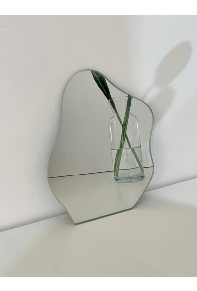 Komshu Dekoratif Asimetrik Makyaj Masa Aynası