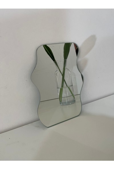 Komshu Dekoratif Asimetrik Makyaj Masa Aynası