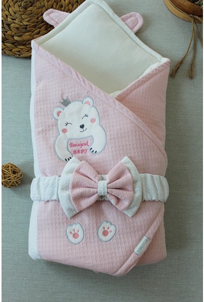 Needaya Tomuycuk Bebek Fiyonklu Ayıcık Figürlü 4 Mevsim Klasik Kundak - Kız (Pembe) Needaya Tomuycuk Bebek Fiyonklu Ayıcık Figürlü 4 Mevsim Klasik Kundak - Kız (Pembe)