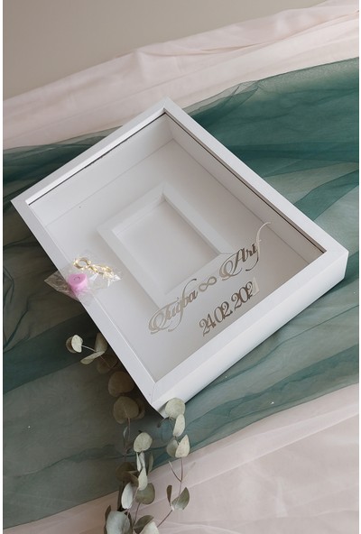 Verda Çerçeve 30 x 40 cm Yeni Model Pasportulu Tasarım Gül Kutusu Anı Çerçevesi 7 cm Derin Çerçeve Verda Çerçeve 30 x 40 cm Yeni Model Pasportulu Tasarım Gül Kutusu Anı Çerçevesi 7 cm Derin Çerçeve