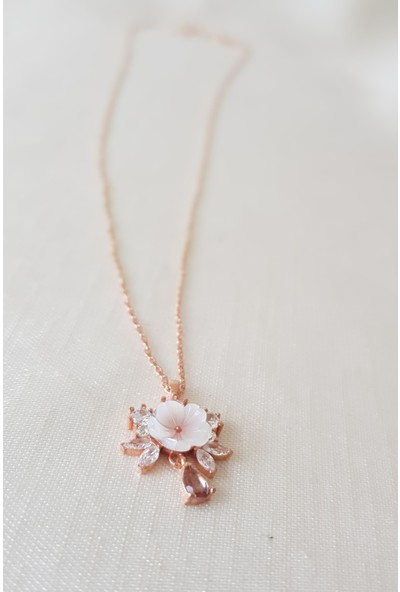 Tuna Lina Manolya Çiçeği Kolye