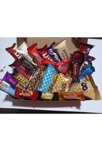 Ülker Özel Kutusunda Çikolata Dolusu Hediyelik Paket Ülker Özel Kutusunda Çikolata Dolusu Hediyelik Paket