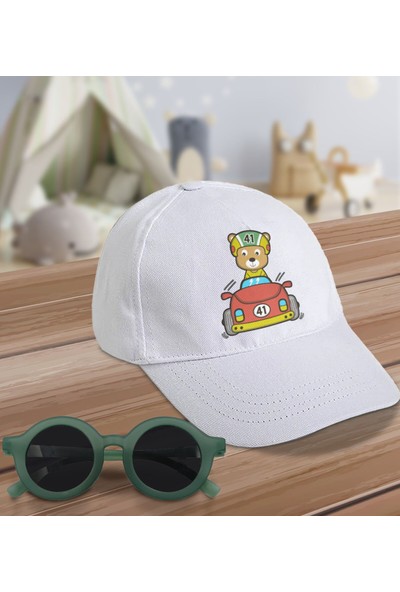 BK Kids Yarışçı Ayı Tasarımlı Beyaz Cotton Çocuk Şapkası ve Yeşil Çocuk Güneş Gözlüğü Hediye Seti BK Kids Yarışçı Ayı Tasarımlı Beyaz Cotton Çocuk Şapkası ve Yeşil Çocuk Güneş Gözlüğü Hediye Seti
