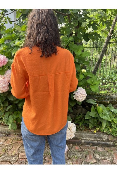 Berse Butik Turuncu Kumaş V Yaka Önü Tek Cepli Gömlek Berse Butik Turuncu Kumaş V Yaka Önü Tek Cepli Gömlek