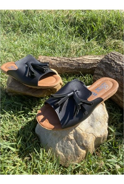 Kadın Siyah Püsküllü Terlik
