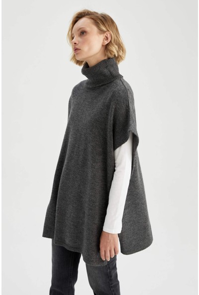 DeFacto Oversize Fit Balıkçı Yaka Basic Triko Panço X7701AZ22WN DeFacto Oversize Fit Balıkçı Yaka Basic Triko Panço X7701AZ22WN