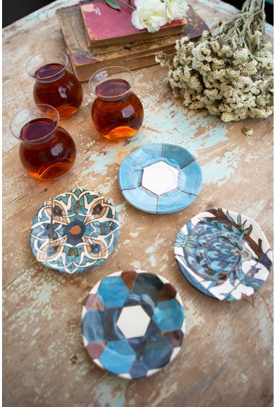 Refikadan 4'lü Çay Tabağı Seti – Sade Çini Desenli Refikadan 4'lü Çay Tabağı Seti – Sade Çini Desenli