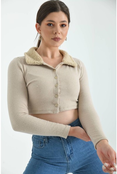 Moviment Vizon Gömlek Yaka Kürklü Düğme Detaylı Örme Crop Bluz Moviment Vizon Gömlek Yaka Kürklü Düğme Detaylı Örme Crop Bluz